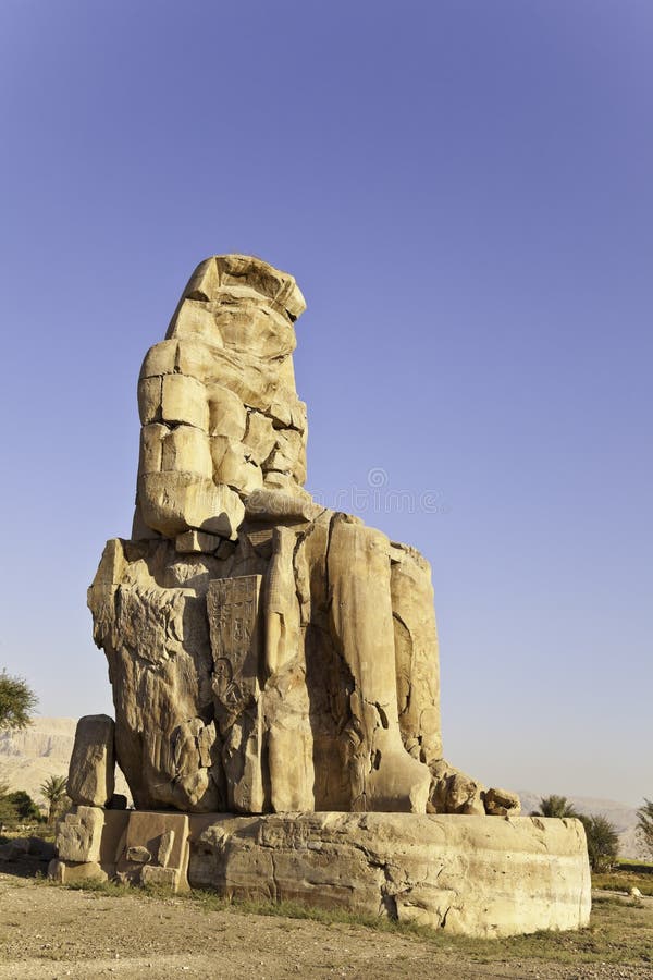 Colosses De Memnon, Statue Du Pharaon Amenhotep III, Louxor Image stock ...