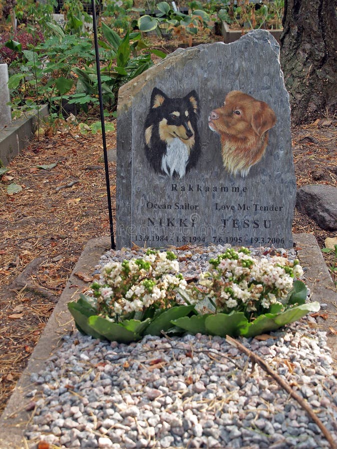 Memorial for Nikki and Tessu Stock Image - Image of tomb, shadows: 1284785