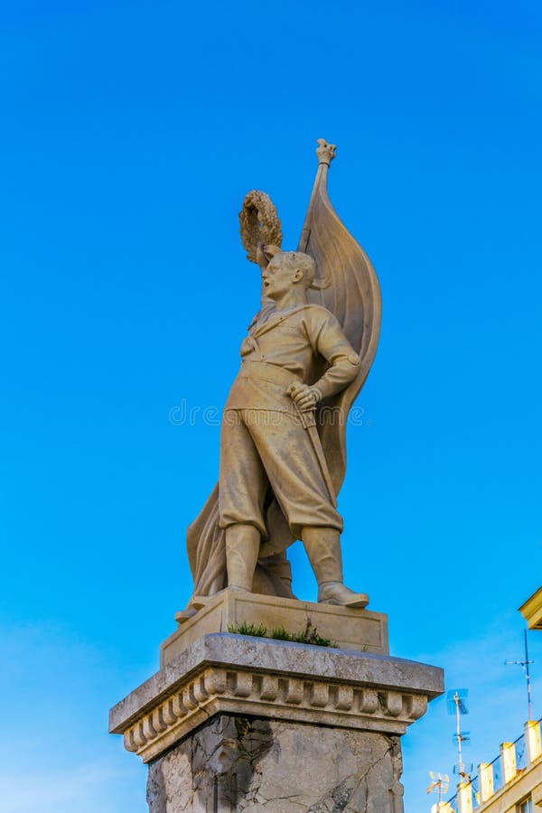 Memorial Statue To the Fallen in the Great War - First World War in ...