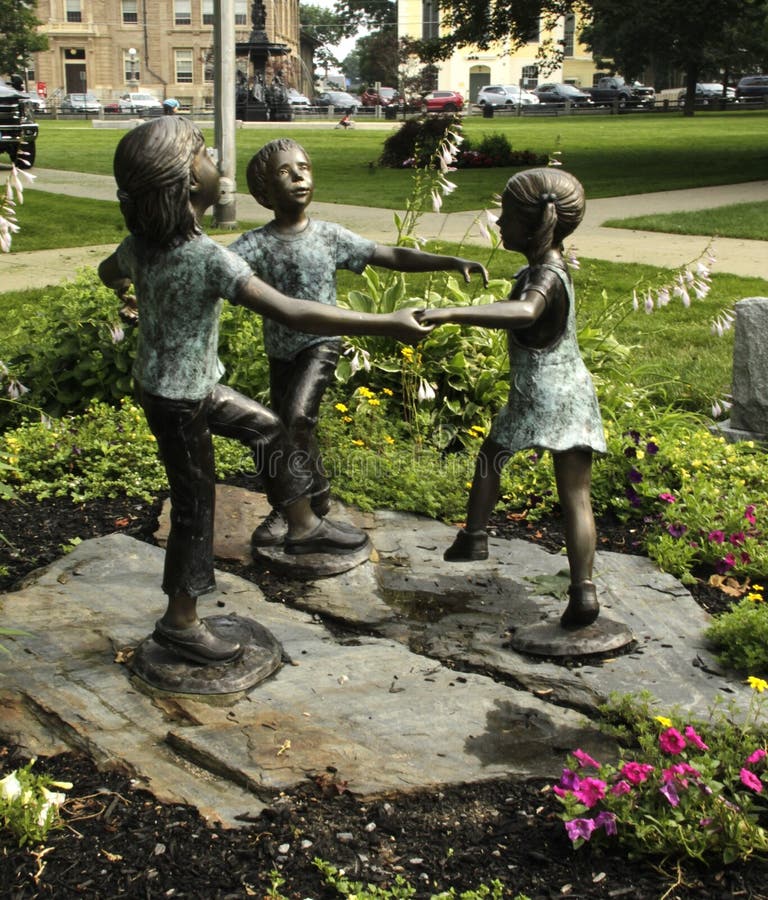 Statue of 3 Children Playing in the Garden Park Clinton Ma Central Park ...