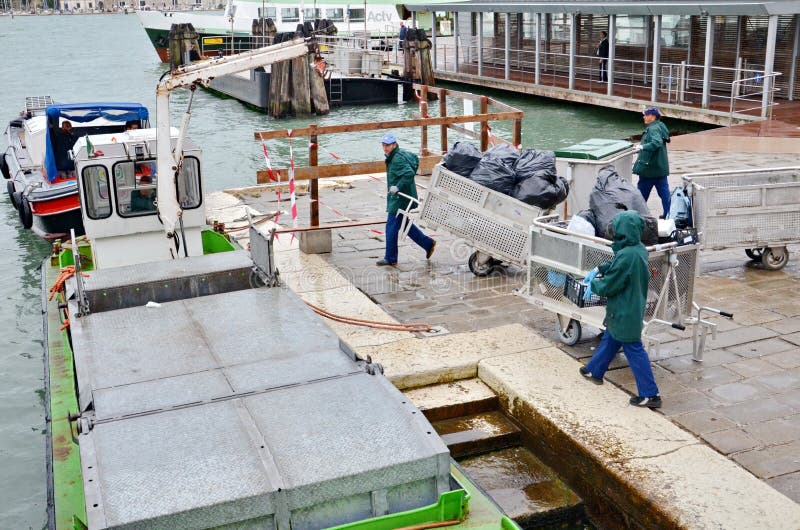 Garbage Boat editorial photography. Image of junk, china - 32014307