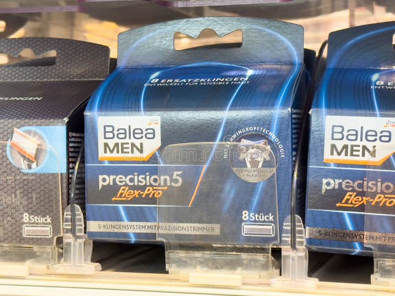 Men S Precision Razor Blades Packaging on Store Shelf Editorial Stock ...