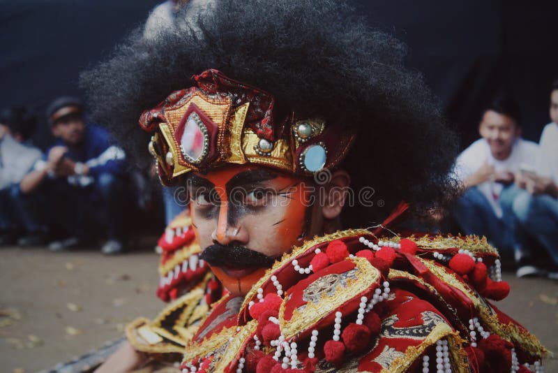 MEN UNDER the TRADITIONAL DANCE , it CALLED JARAN KEPANG Editorial ...