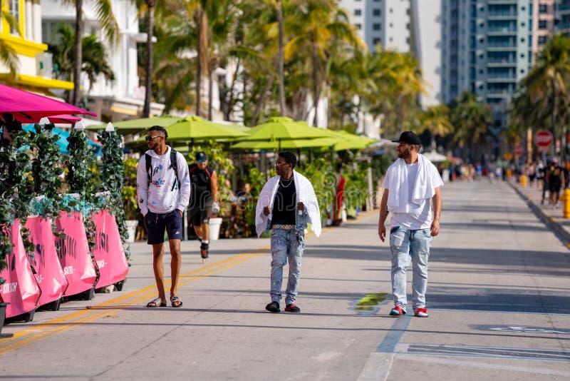 Men Walking on Ocean Drive Miami Beach Spring Break 2021 Editorial ...