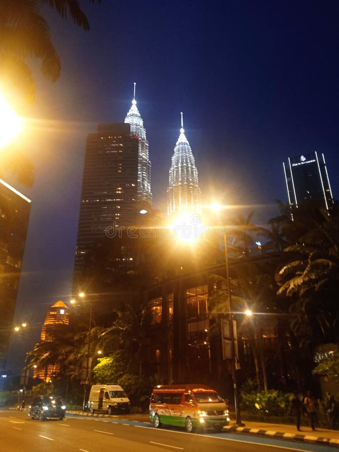 Menara berkembar editorial stock photo. Image of kuala - 264145693