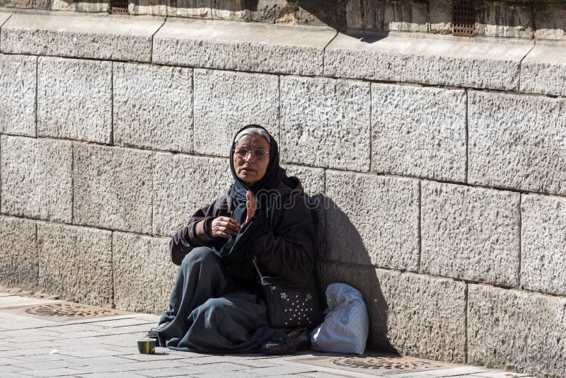 Mendigo da mulher fotografia editorial. Imagem de cigano - 39942887
