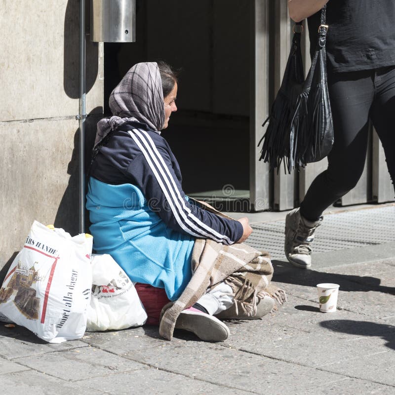 Mendigo Stockholm De La Mujer Imagen editorial - Imagen de calle ...