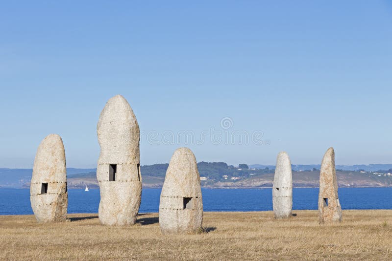 Menhires, Un Coruna, España Imagen de archivo - Imagen de dolmen, roca ...