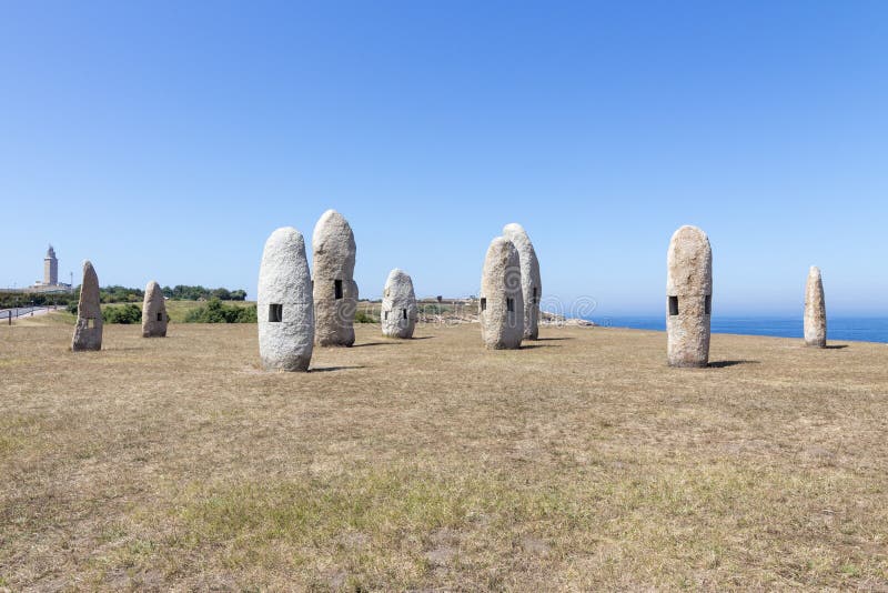 Menhires, Un Coruna, España Imagen de archivo - Imagen de dolmen, roca ...
