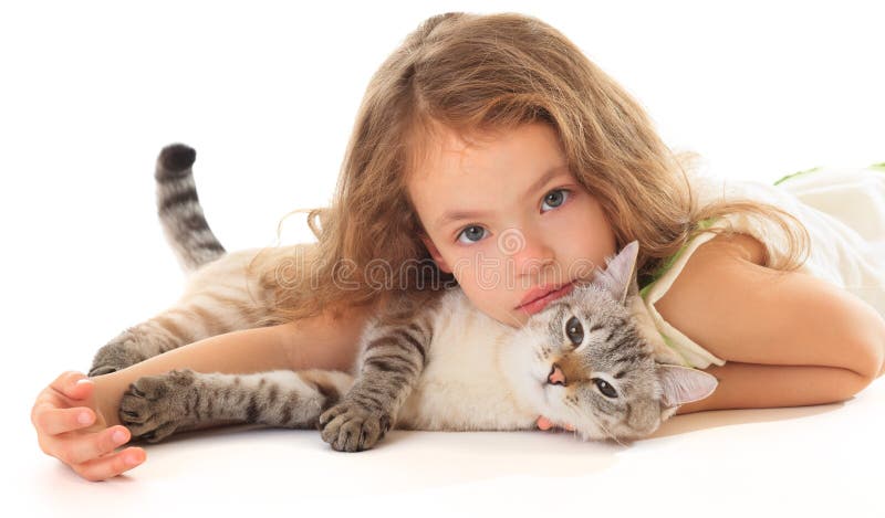 Menina bonita com gato. foto de stock. Imagem de amor - 28231432