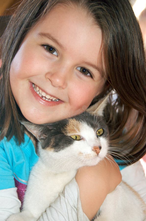 Menina com gato foto de stock. Imagem de gato, retrato - 15498268