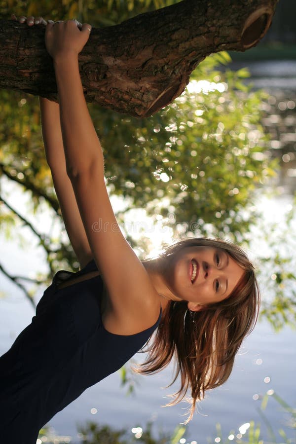 Menina descuidada foto de stock. Imagem de adulto, verde - 3382246