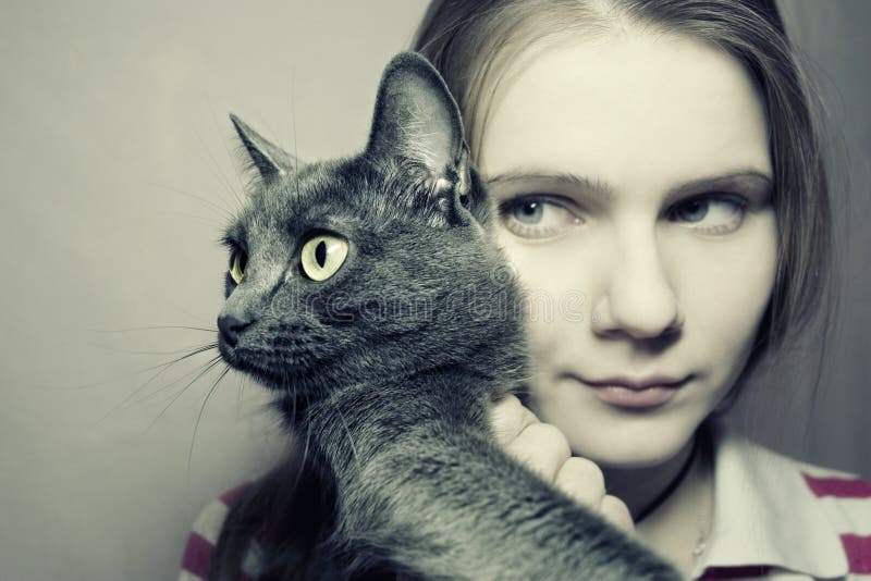 Menina e gato foto de stock. Imagem de menina, russo - 11595718