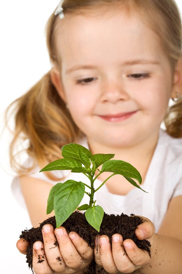 Menina Feliz Que Prende Uma Planta Nova Com Solo Imagem de Stock ...