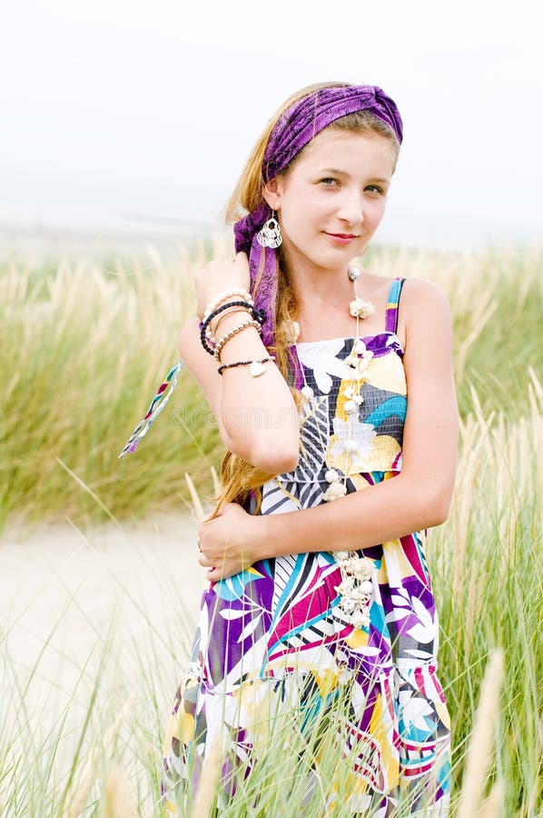 Menina modelo na praia foto de stock. Imagem de beleza - 16887298
