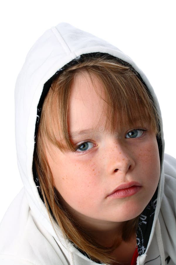 Menina Pequena Tired Na Capa Branca Isolada No Branco Foto De Stock