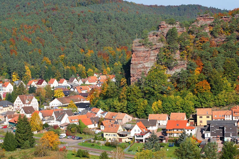 Mening Dahn En Het Rotsachtige Landschap Van Dahn Stock Foto - Image of ...