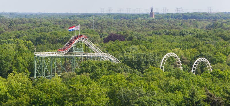 Mening over een achtbaan stock foto. Image of eerlijk - 41552664