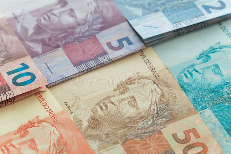 Braziliaans Geld, Reais, Hoge Nominaal Met Een Blad Van Document En Een ...