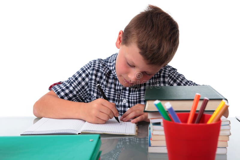 Menino De Escola Asiático Que Trabalha Em Trabalhos De Casa Na ...