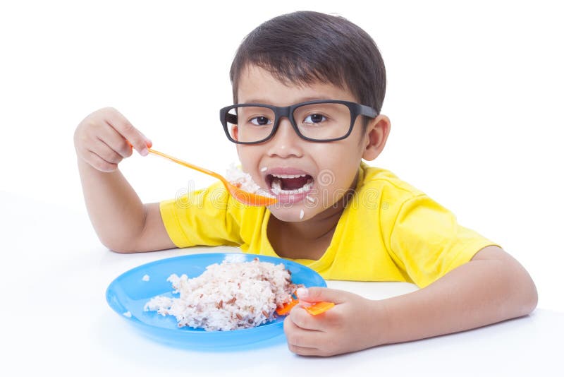 Menino que come o arroz imagem de stock. Imagem de fofofo - 47652599