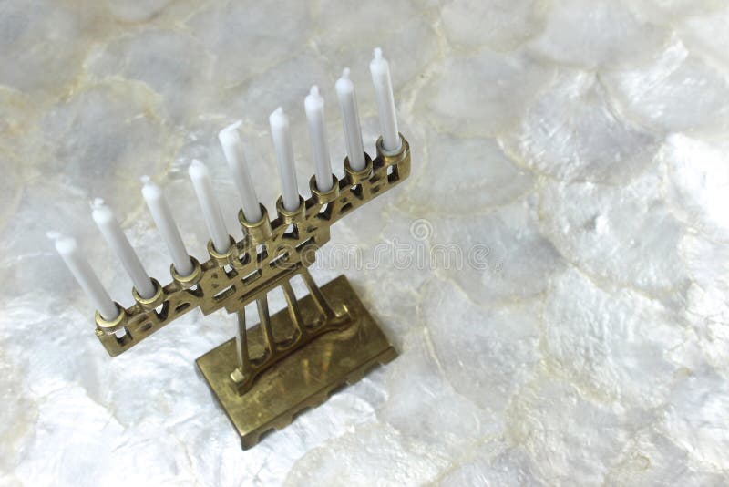 O Menorah Judaico No Fundo Branco Imagem de Stock - Imagem de ...