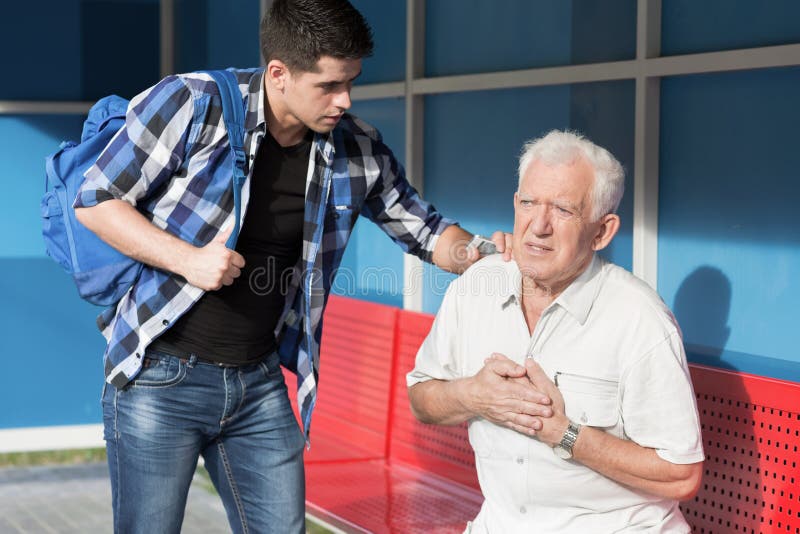 Droevige Verlamde Hogere Mens in De Rolstoel Die Alleen Thuis Zitten ...