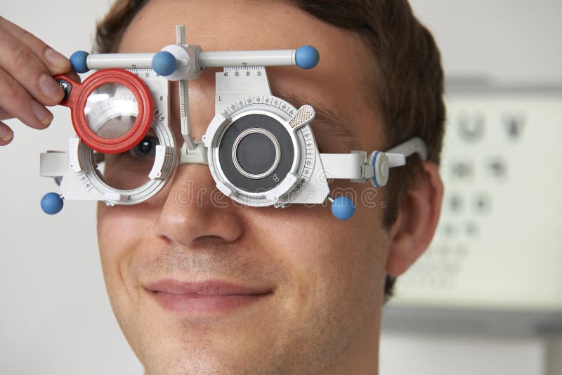 Oogtest in Optometrist Donkere Ruimte Voor De Visie Van De Pogingsklant ...