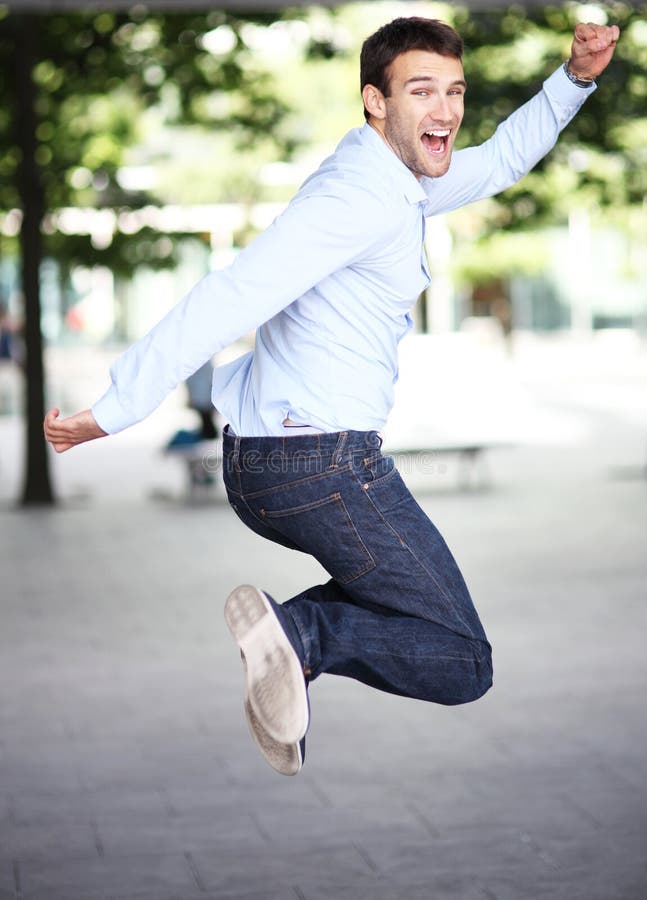 Mens Die Met Vreugde Springen Stock Afbeelding - Image of zeker ...