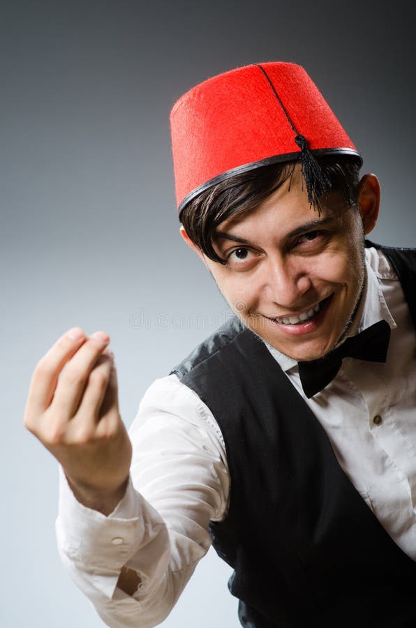 Mens Die Traditionele Turkse Hoed Dragen Stock Foto - Image of manier ...