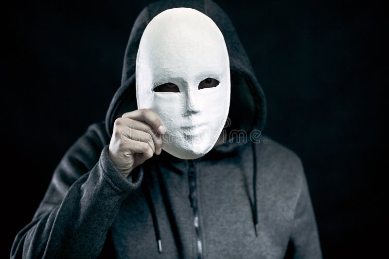 Anonieme Computerhakker in Wit Masker En Hoodie Verduisterd Donker ...