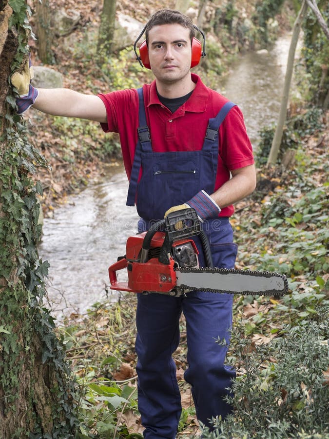 Close-up Van Een Baardige, Sterke Houthakker in Een Geruit Shirt Die ...