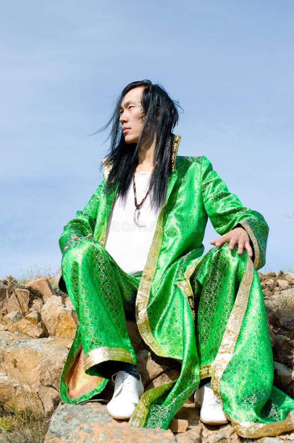 Mens in Mongools kostuum stock foto. Image of manier - 11373796