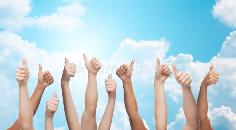 Menschliche Hände, Die Sich Daumen Zeigen Stockbild - Bild von ...