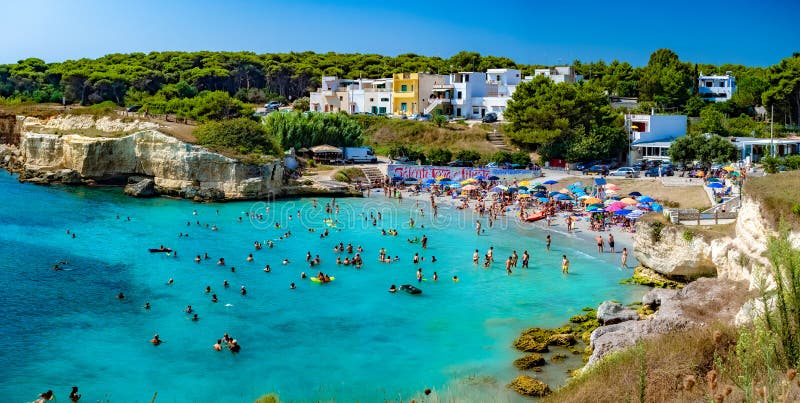 De Kust Van De ZOMERsalento: Pescolusestrand (Lecce) Italië (Apulia ...