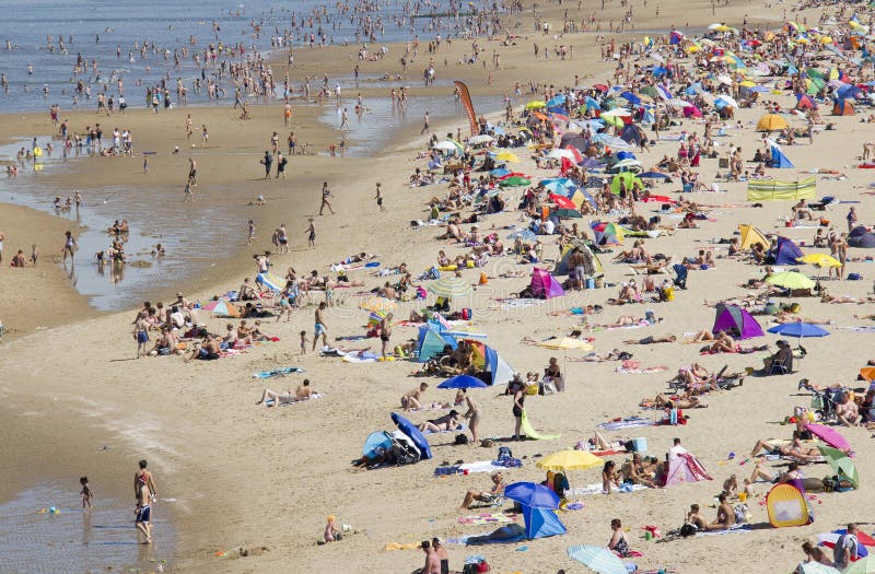 Overvol Strand redactionele afbeelding. Image of reis - 4590910
