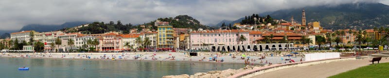 Menton-E - Strand Und Ein Panoramablick Von Der Stadt Redaktionelles ...