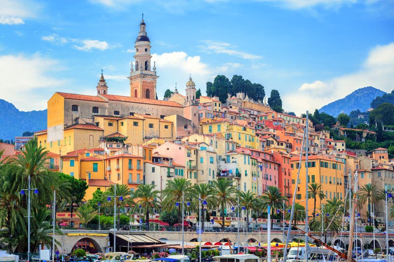 Menton, La Francia, Vecchia Città E Porticciolo Immagine Stock ...