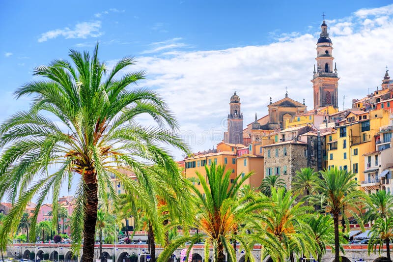 Jachthafen Und Stadt Von Menton, Frankreich Stockfoto - Bild von ...
