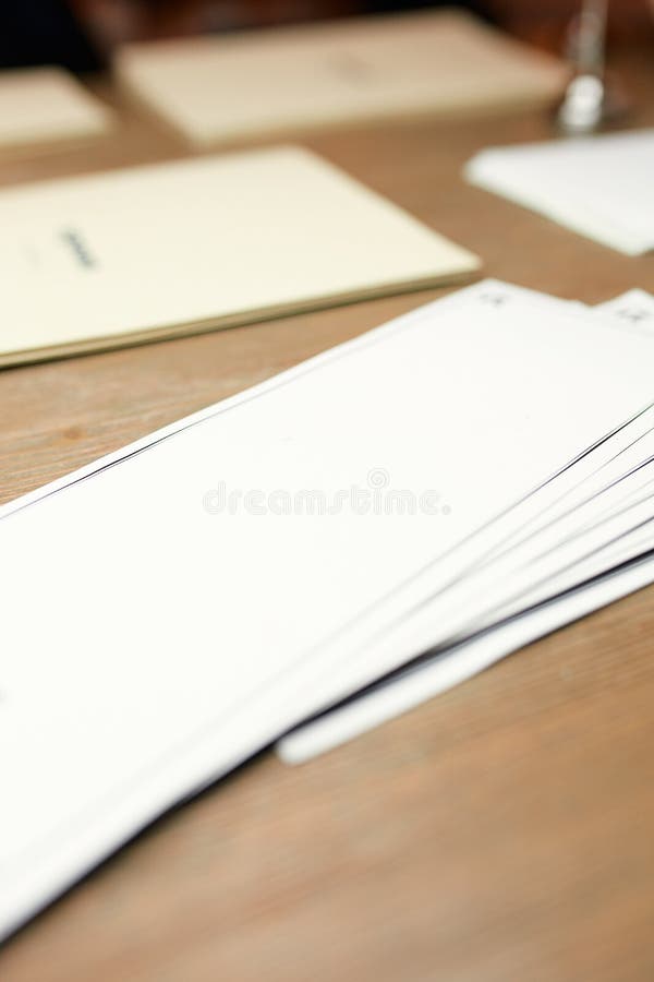 Menu vide sur la table image stock. Image du publicité - 86062069