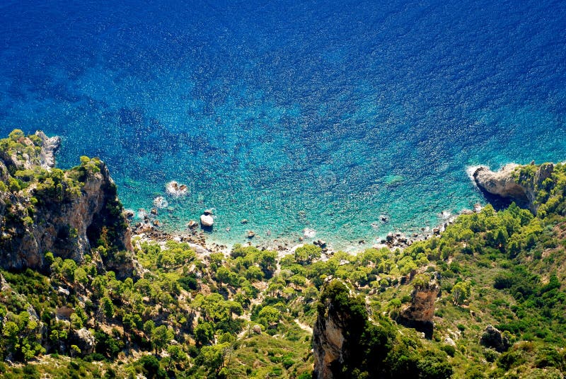 Mer Azurée à L'île De Capri Photo stock - Image du océan, couleur: 11229878