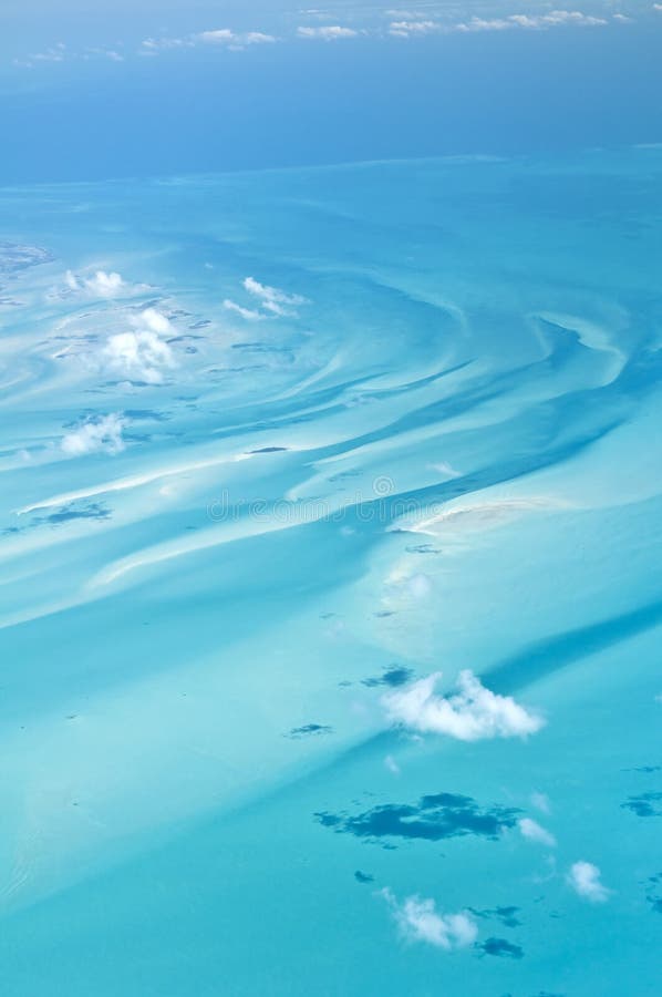 Mer Bleue Autour Des Bahamas. Photo stock - Image du caraïbes, île ...