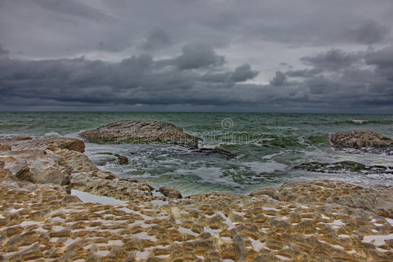Ondes De Tempête Sur La Mer Caspienne, Avec Des Vents Forts Image stock ...