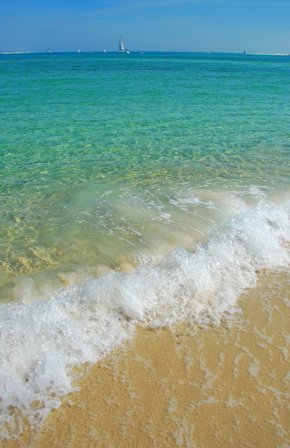 Cristal - mer bleue claire image stock. Image du caraïbes - 2130397