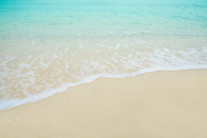 Mer De Vague Sur La Plage De Sable Photo stock - Image du vacances ...
