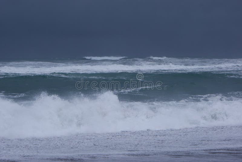 Mer orageuse photo stock. Image du fond, énergie, atmosphère - 97117690