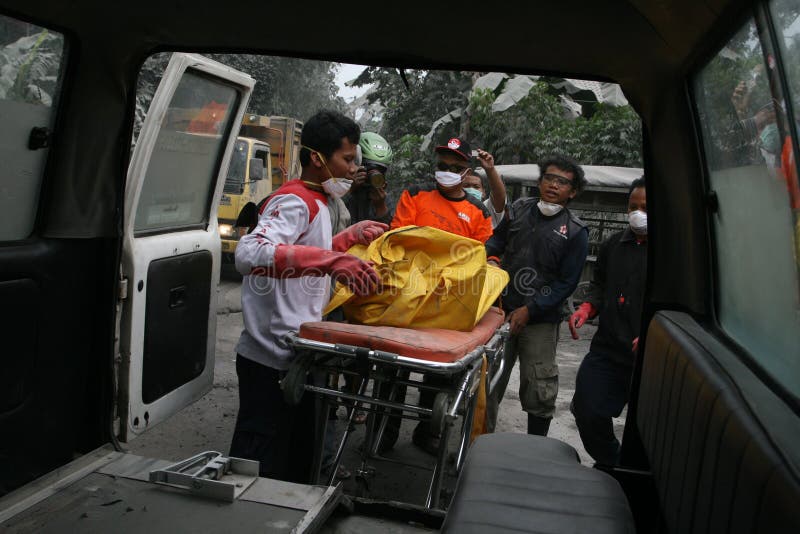 Merapi eruption victim editorial photography. Image of flood - 32526732