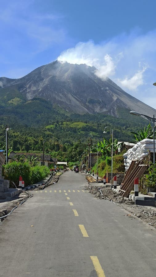 Merapi mountain stock image. Image of view, geology - 262863041