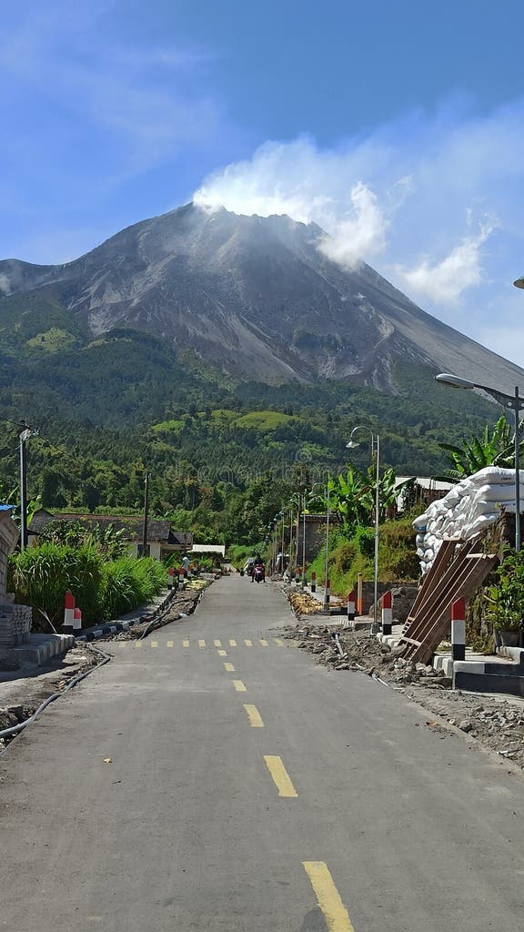Merapi mountain stock image. Image of view, geology - 262863041