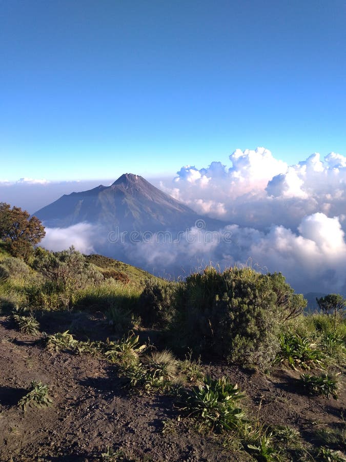 MERBABU Mountain Climbing Cloude Editorial Image - Image of climbing ...
